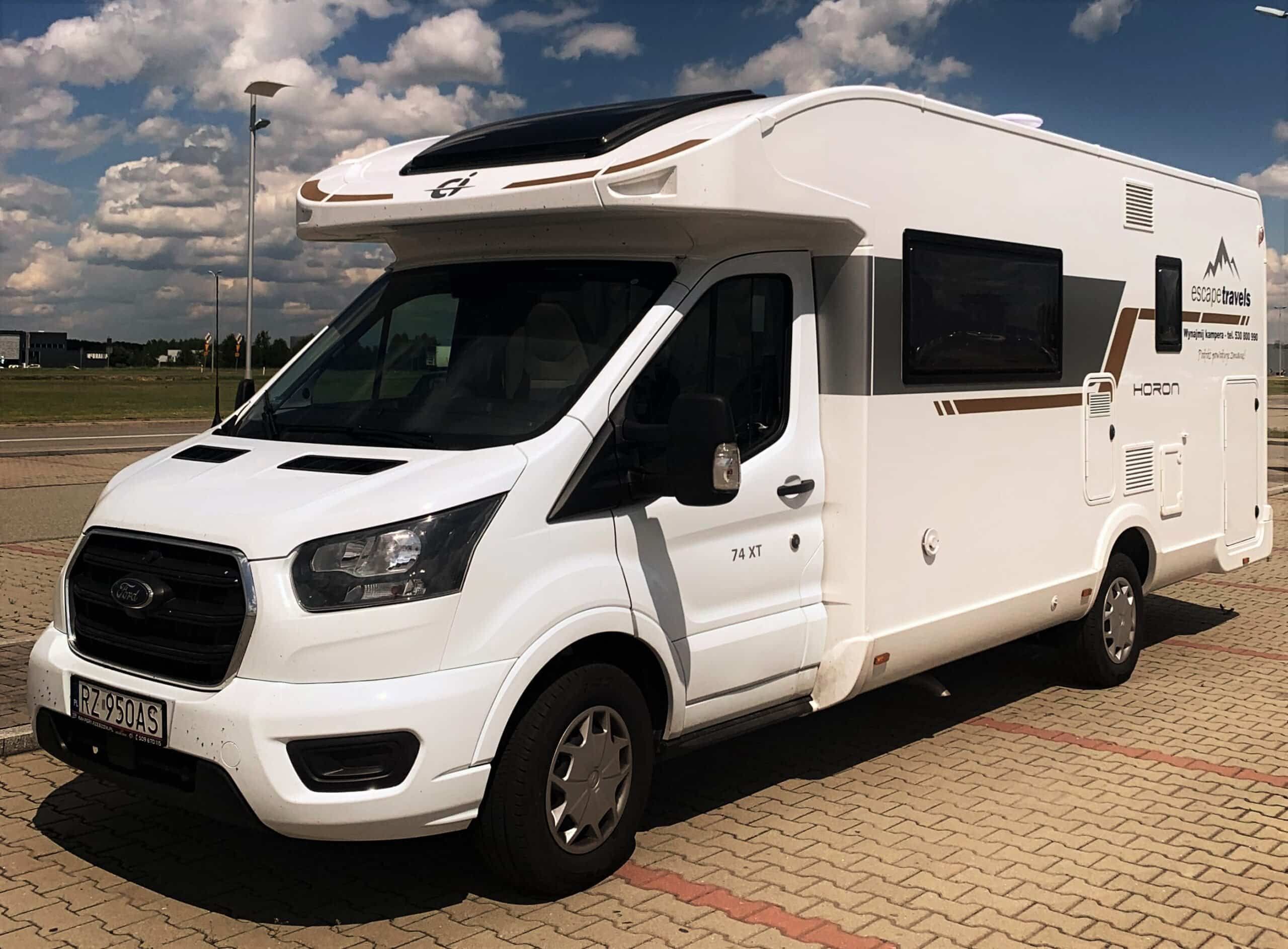 Ford Ci International Horon 74 XT - Semi-integral | Campiri.com