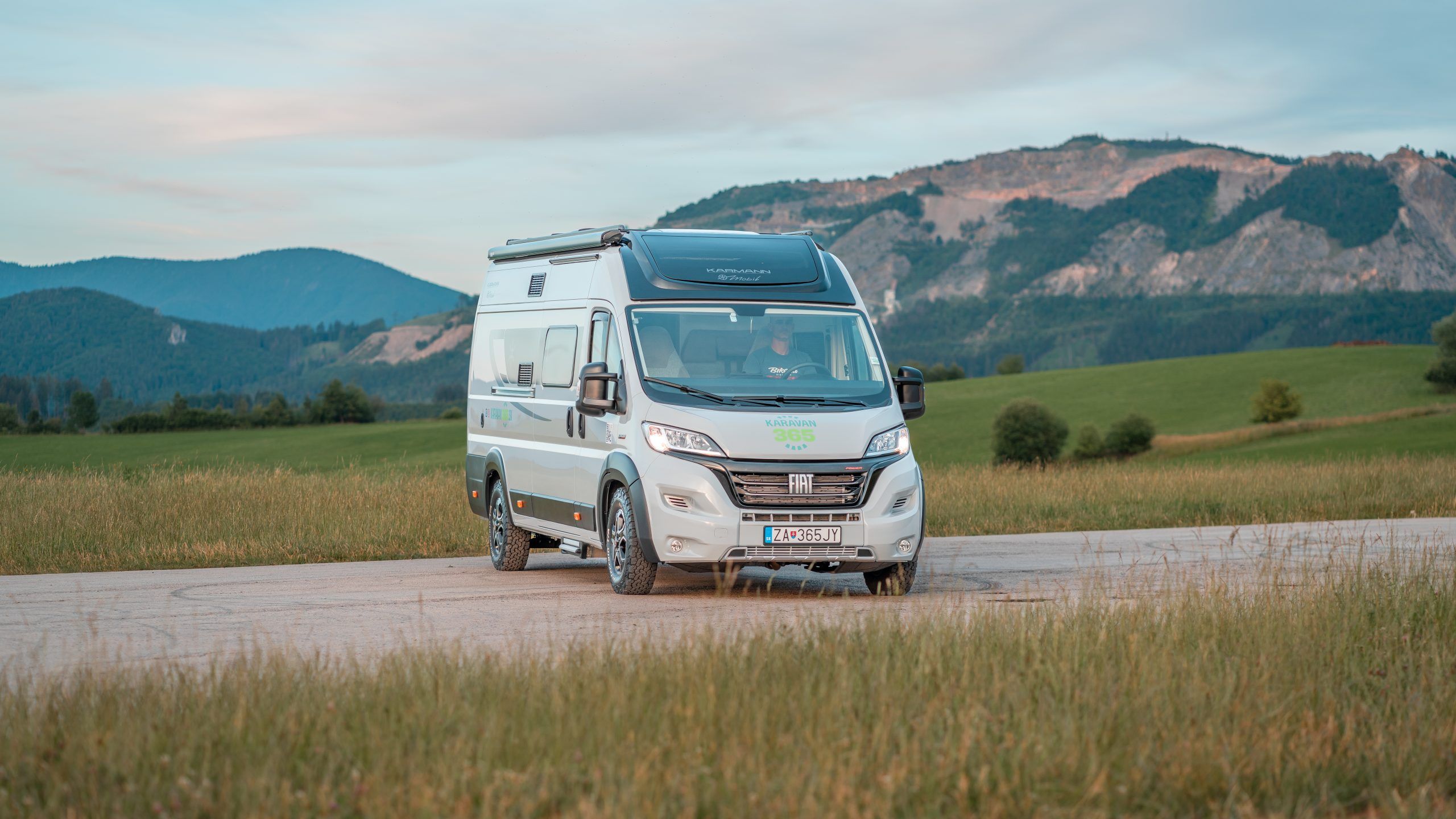 Karmann Mobil Davis 620 - Campervan | Campiri.com
